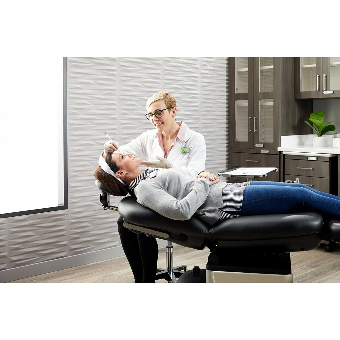 Midmark 647 Podiatry Chair